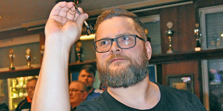 Darts-Start: Gelingt den Alfelder Löwen der große Wurf gegen Profi ...
